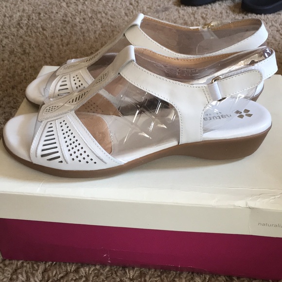 Naturalizer | Shoes | Nwt Naturalizer White Leather Sandals Size 9m 85 ...